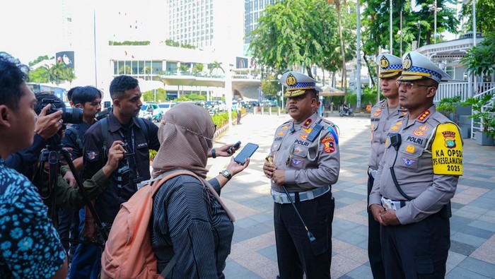 Potret Kakorlantas Pantau Operasi Keselamatan Jaya 2025 di Bundaran HI