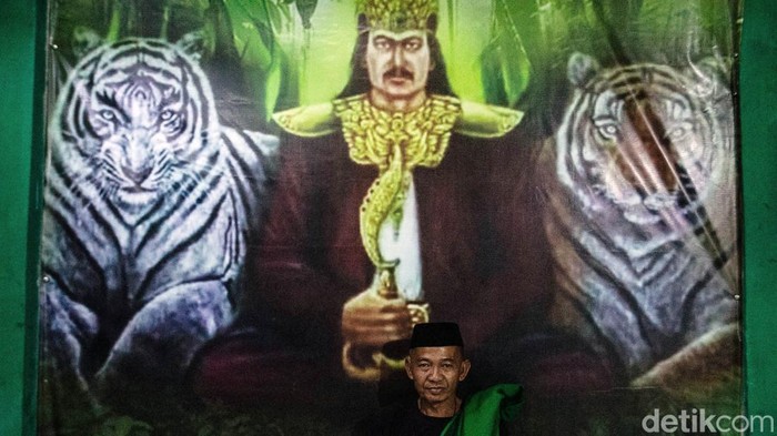 Ritual Mandi di Sumur Keramat Depok
