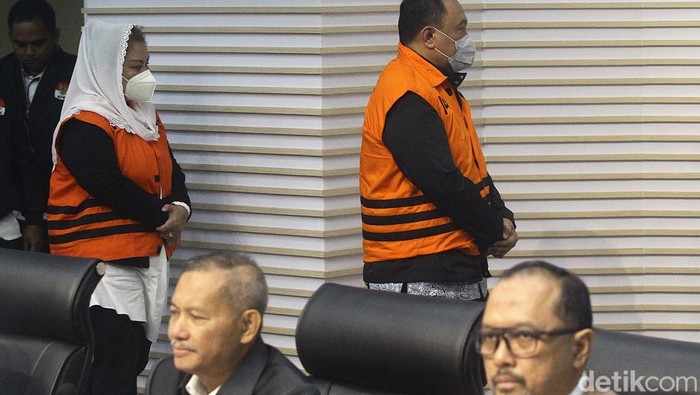 Penampakan Walkot Semarang Mbak Ita dan Suami Resmi Ditahan KPK