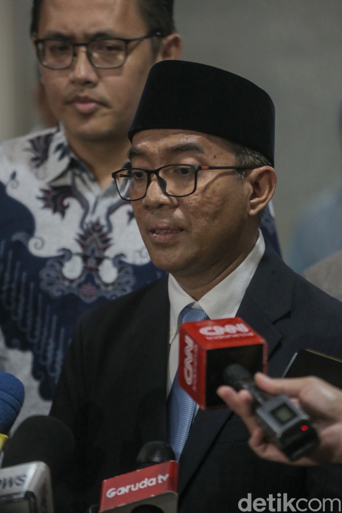 Potret Brian Yuliarto, Guru Besar ITB Pengganti Satryo