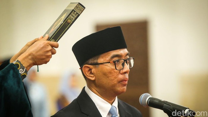 Potret Prabowo Lantik Mendiktisaintek dan Sejumlah Kepala Lembaga