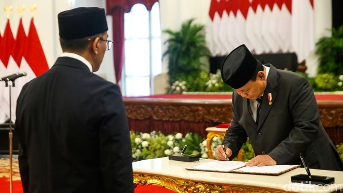 Potret Prabowo Lantik Mendiktisaintek dan Sejumlah Kepala Lembaga