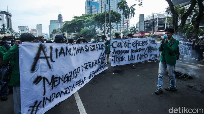 Penampakan Massa Aksi Indonesia Gelap di Patung Kuda