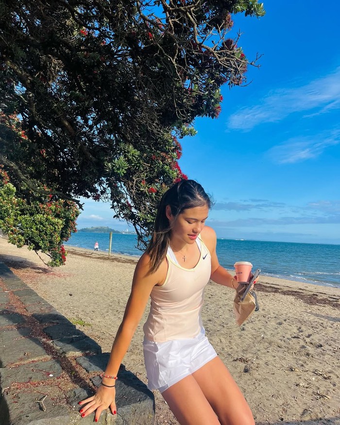 Foto Liburannya Petenis Cantik Emma Raducanu