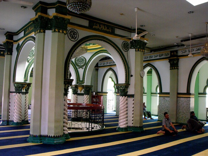 Melihat Masjid Bersejarah di Kawasan Little India Singapura