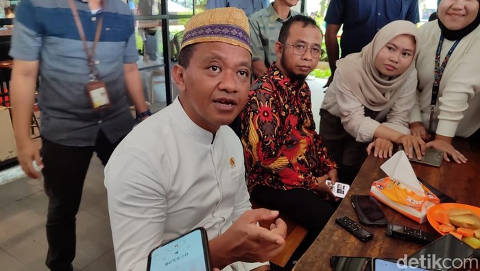 Luhut Sebut Tak Ada BBM Subsidi 2027, Bahlil Ungkap Skemanya Luhut Sebut Tak Ada BBM Subsidi 2027, Bahlil Ungkap Skemanya