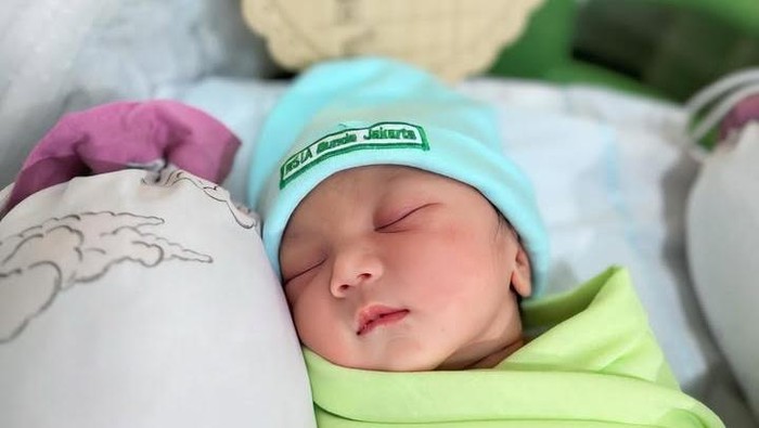 Kiky Saputri Melahirkan Anak Pertama, Namanya Kayya Kiky Saputri Melahirkan Anak Pertama, Namanya Kayya
