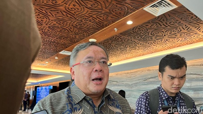 Penasihat Presiden Buka Suara soal Bos Danantara Rangkap Jabatan Penasihat Presiden Buka Suara soal Bos Danantara Rangkap Jabatan