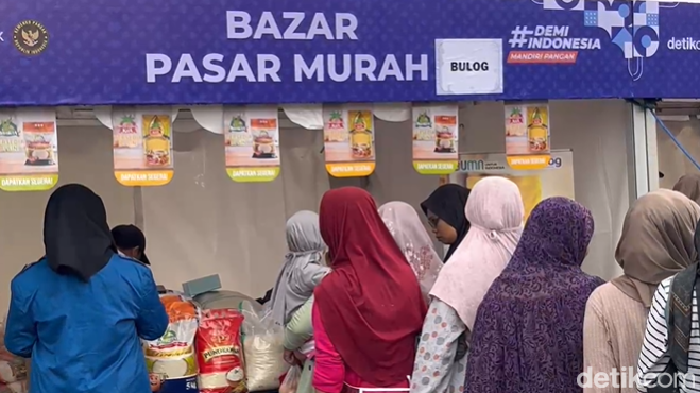 Momen Emak-Emak Serbu Bazar Murah #DemiIndonesia Mandiri Pangan Momen Emak-Emak Serbu Bazar Murah #DemiIndonesia Mandiri Pangan