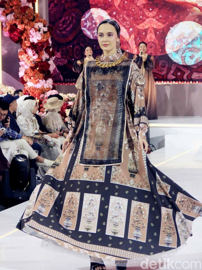 10 Koleksi Artkea Colours di JFW 2025, Terinspirasi Warna Langit Hingga ...