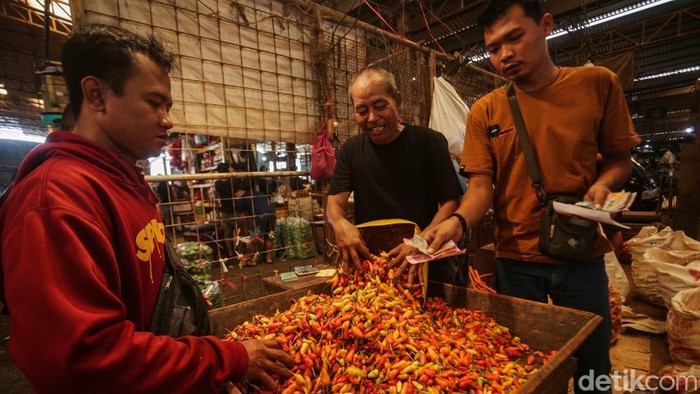 Harga Cabai Rawit dan Bawang Merah Berangsur Turun