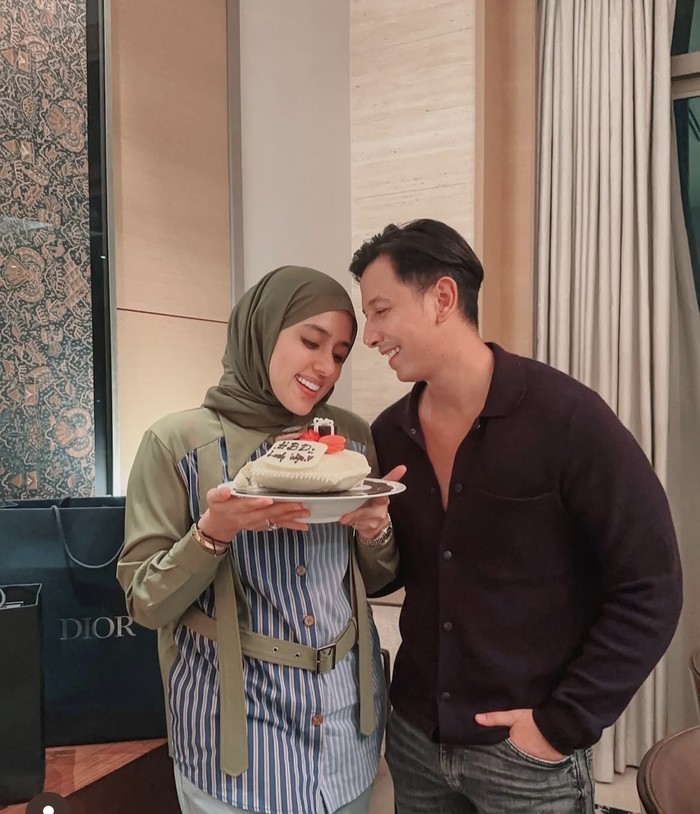 Fairuz A. Rafiq Nikmati Kue Pecel Lele hingga Sate bersama Keluarga