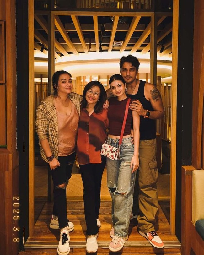 Dipanggil 'Istri' Oleh Cornelio Sunny, Foto Ratu Sofya Akrab Dengan 'Mertua'