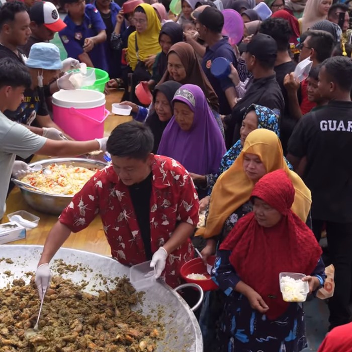 Bobon Santoso Masak Bareng Ustad Derry Sulaiman dan Ikut Ngeliwet Bobon Santoso Masak Bareng Ustad Derry Sulaiman dan Ikut Ngeliwet