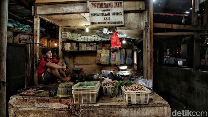 Potret Pasar Sungai Bambu Sepi Pembeli