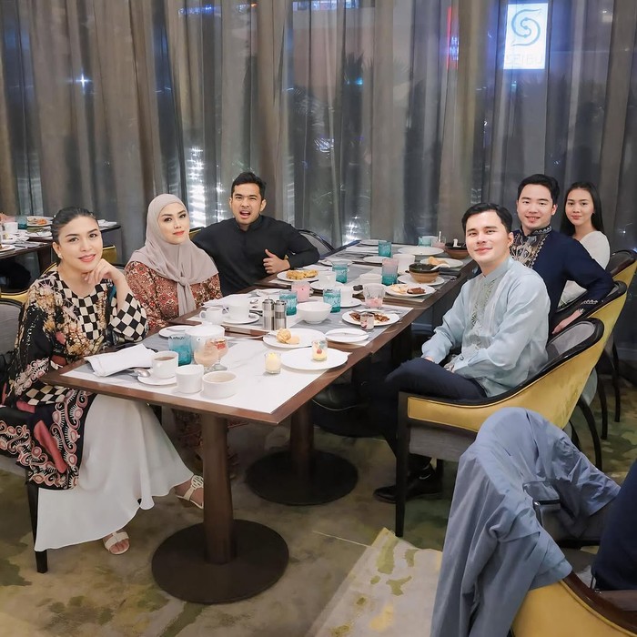 Potret dr Oky Pratama saat Makan Bareng Rekan Bisnis Skincare