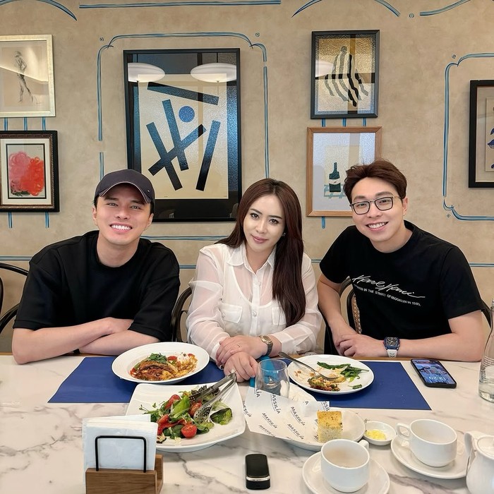 Potret dr Oky Pratama saat Makan Bareng Rekan Bisnis Skincare