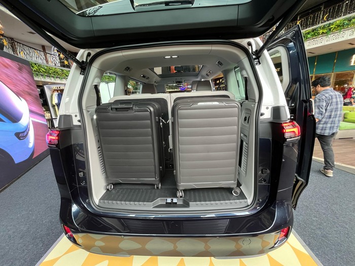 Lihat Lebih Dekat VW Kombi ID. Buzz Long Wheelbase Seharga Rp 1,495 miliar