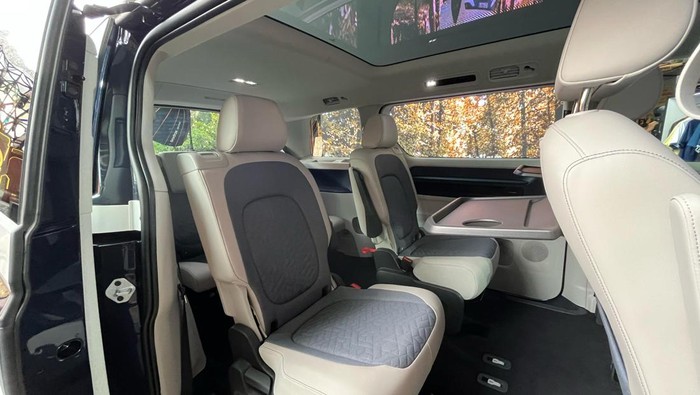 Lihat Lebih Dekat VW Kombi ID. Buzz Long Wheelbase Seharga Rp 1,495 miliar