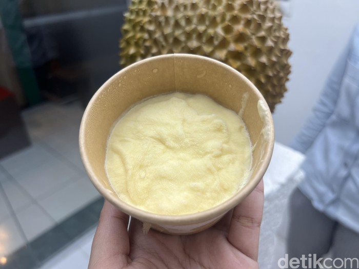 Unik! Jajan Dessert dan Sandwich Durian Monthong Lewat ATM