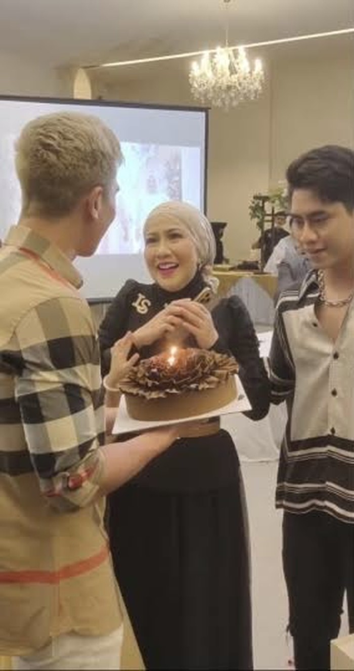 Seru! Venna Melinda Makan Bareng Fuji dan Verrel Bramasta