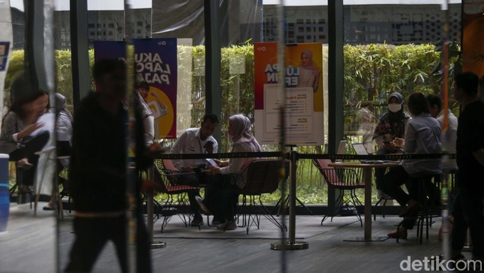 Pekerja Manfaatkan Pojok Pajak untuk Lapor SPT Tahunan Pekerja Manfaatkan Pojok Pajak untuk Lapor SPT Tahunan