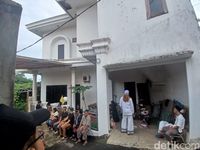 Suasana Rumah Duka Mat Solar