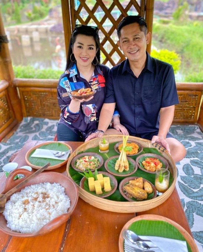 Fitri Carlina Ternyata Jago Masak Klepon hingga Sirloin Steak