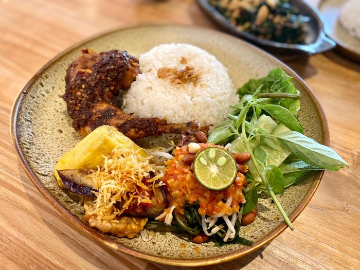 Ada Bebek Asap Tegalalang yang Gurih Mantap Buat Buka Puasa di BSD