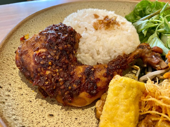 Ada Bebek Asap Tegalalang yang Gurih Mantap Buat Buka Puasa di BSD