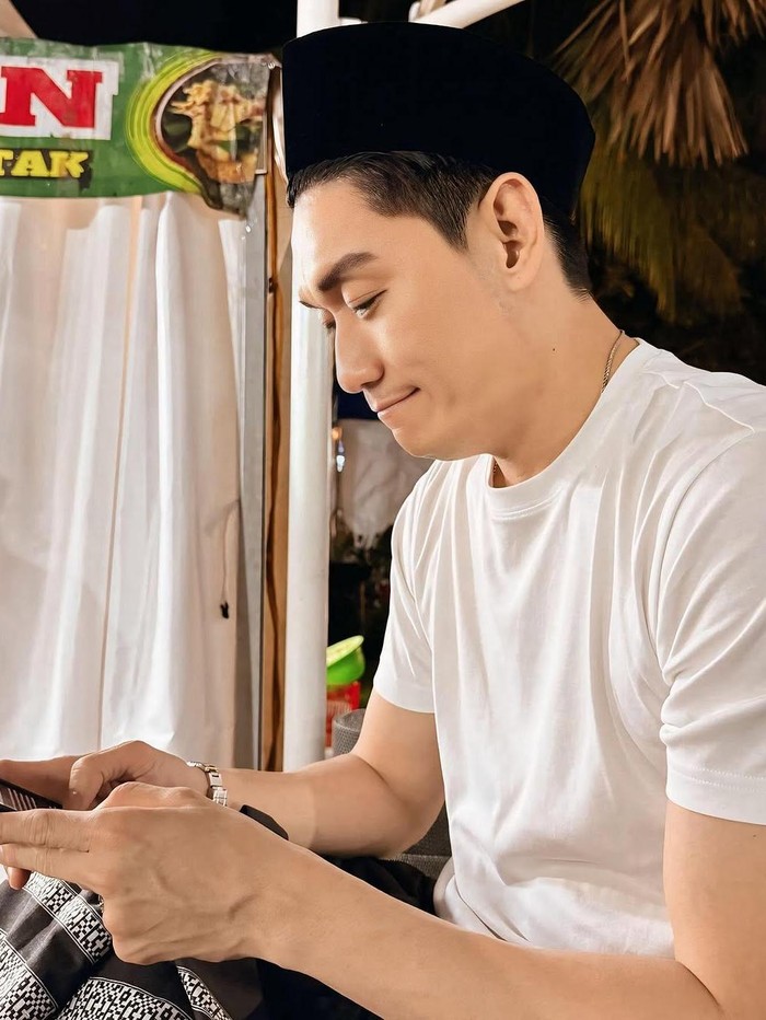 Momen Ifan Seventeen dan Citra Monica Iktikaf di Masjid