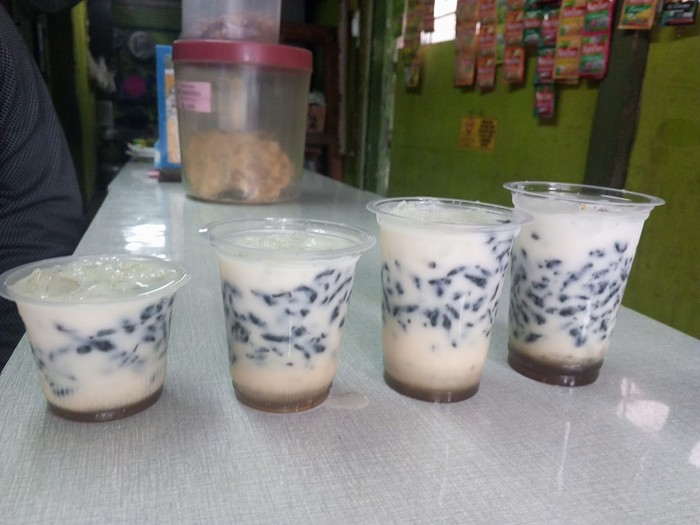 20 Es Dawet Ireng Khas Purworejo yang Manis Segar Ada di Sini!