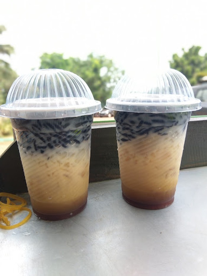 20 Es Dawet Ireng Khas Purworejo yang Manis Segar Ada di Sini!
