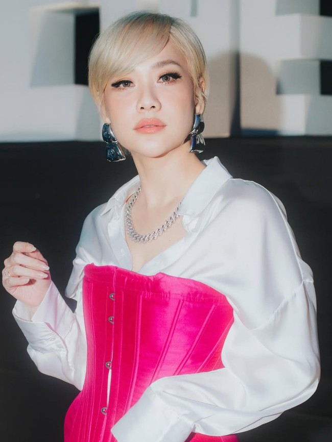 8 Potret Fajar Sad Boy yang Kini Viral Karena Nangisin Mantan