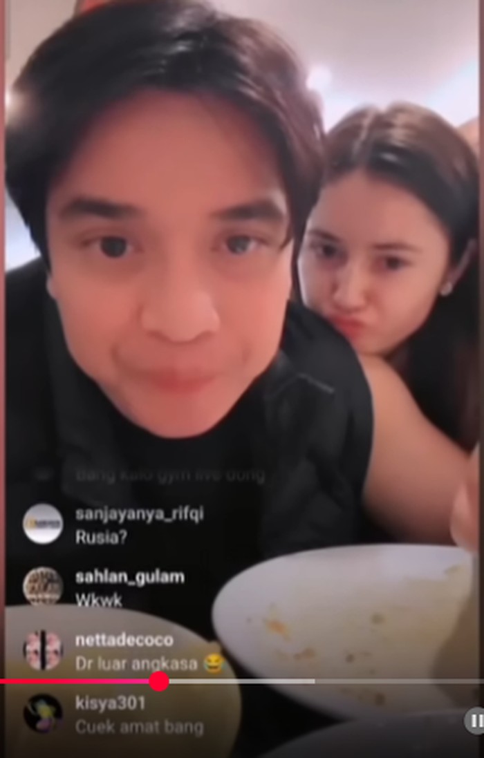 Keseruan Billy Syahputra Saat Masak hingga Makan Bersama Vika Kolesnaya