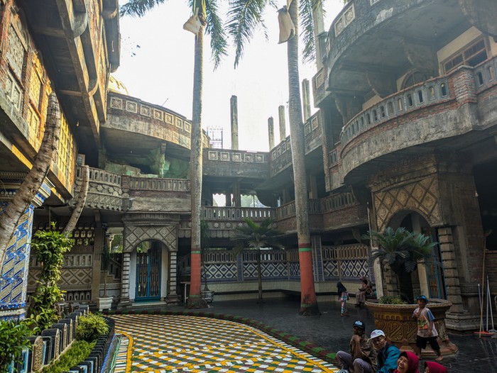 Berkunjung ke Masjid Tiban Malang yang Dibangun Tanpa Arahan Arsitek