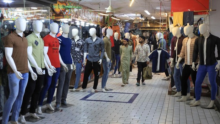 Pasar-pasar di Pakistan Diserbu Pengunjung Jelang Lebaran