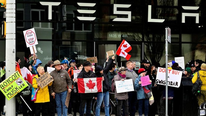 Gelombang Protes Melanda Dealer-dealer Tesla di Berbagai Negara