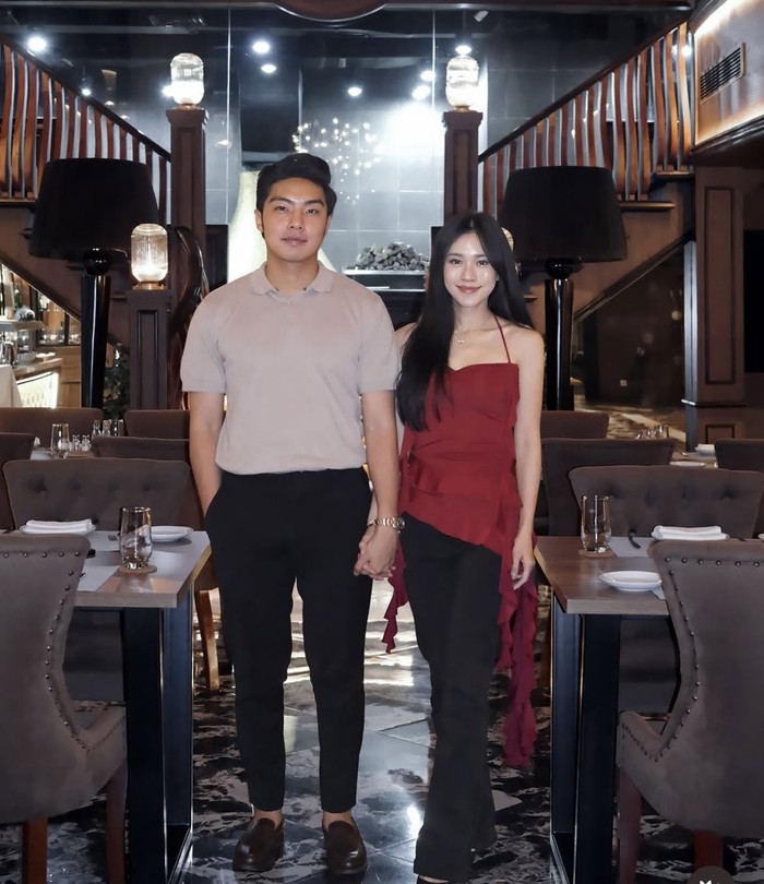 Keseruan Jessica Jane dan Erwin Phang Kulineran di Resto hingga Warung
