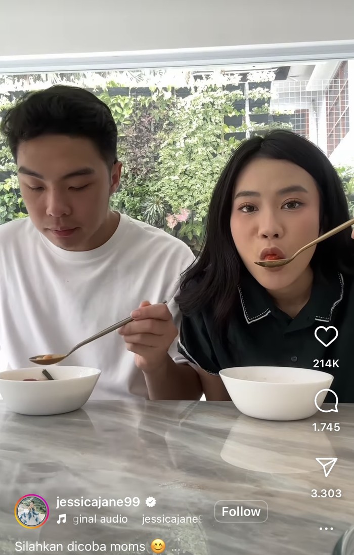 Keseruan Jessica Jane dan Erwin Phang Kulineran di Resto hingga Warung