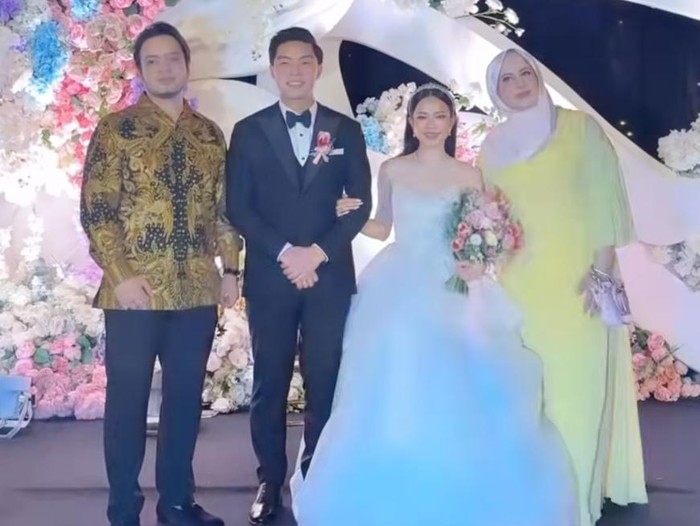 8 Potret Pernikahan Jessica Jane dengan Erwin Phang