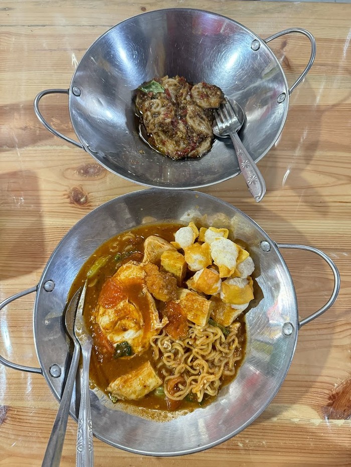 Lengkap Mantap! 20 Seblak Prasmanan Ada di Sini!