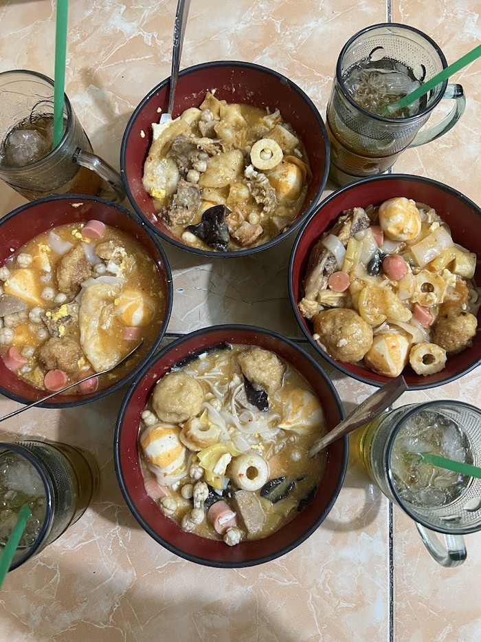 Lengkap Mantap! 20 Seblak Prasmanan Ada di Sini!