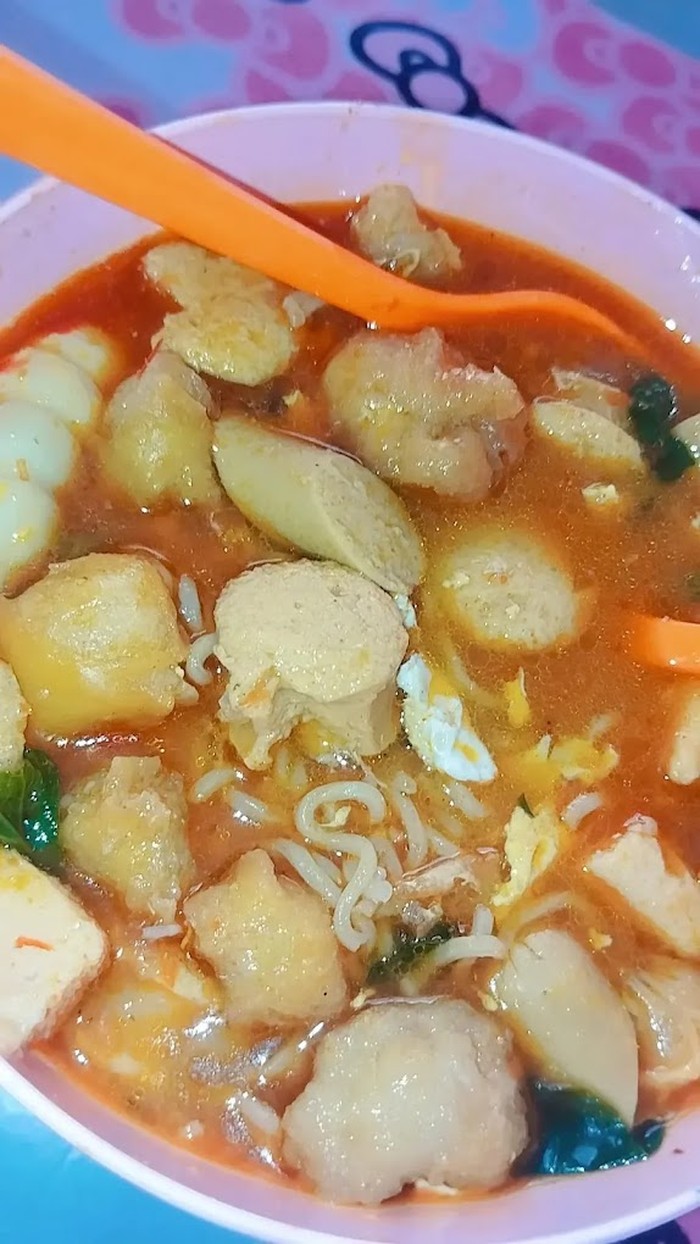 Lengkap Mantap! 20 Seblak Prasmanan Ada di Sini!