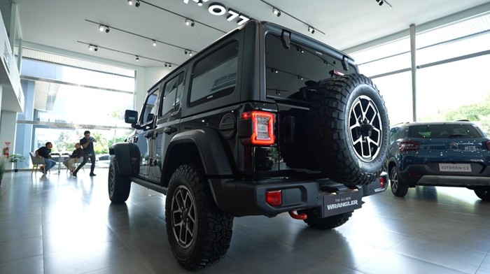 Auto Gagah, Ini Foto Jeep Wrangler Rubicon Terbaru di Indonesia