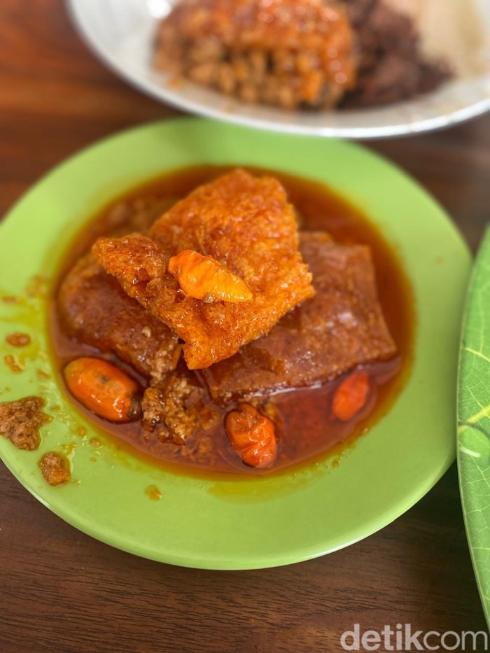 Sedep Miroso! Sarapan Nasi Gudeg Krecek dan Ayam Goreng Asli Jogja