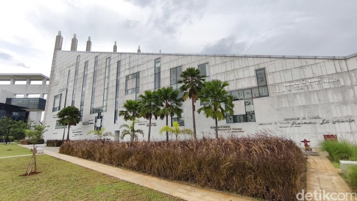 5 Potret Megahnya Masjid Kampus UIII Depok