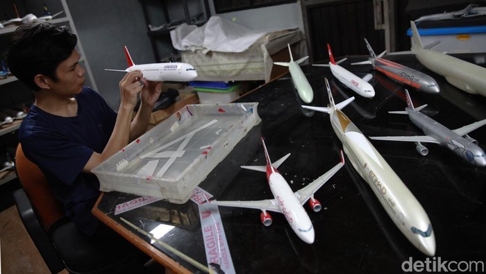 Miniatur Pesawat Buatan Marison 'Terbang' Mendunia