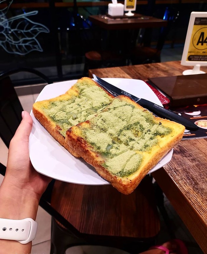 20 Roti Bakar Kekinian Topping Melimpah Ada di Sini!