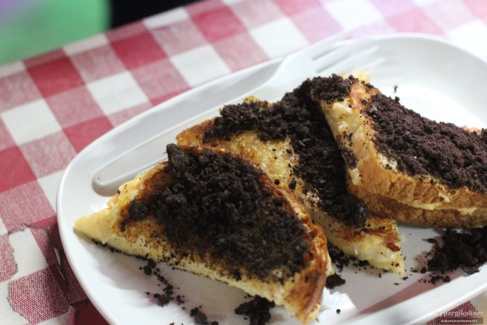 20 Roti Bakar Kekinian Topping Melimpah Ada di Sini!